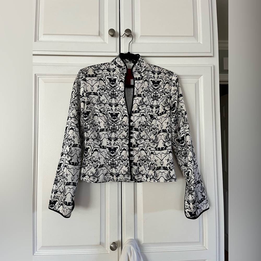 Js Collections Black And White Silk Jacket - Gem